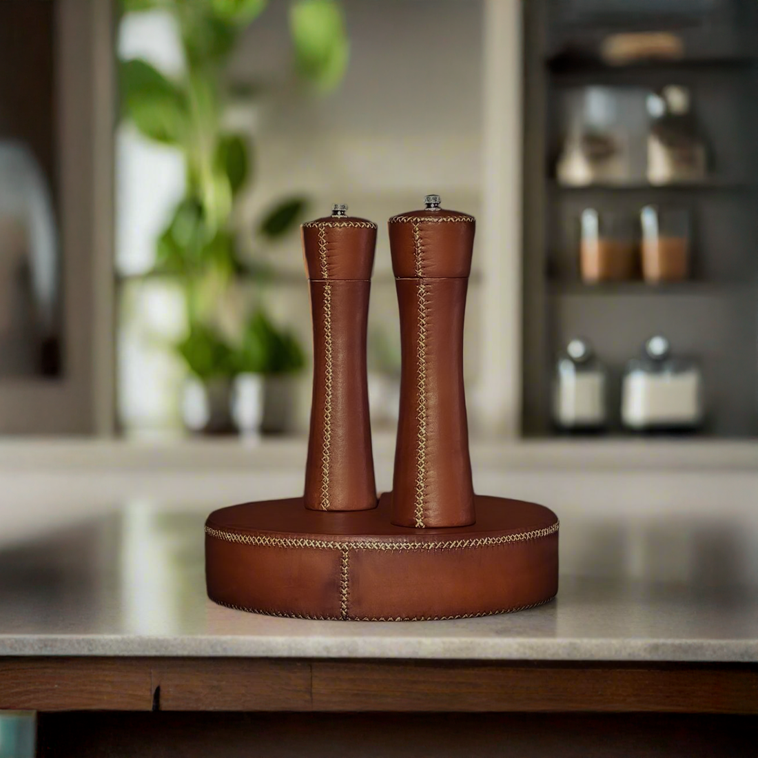Sal y Pimienta | Leather Salt and Pepper Mills – Jones & Daughters